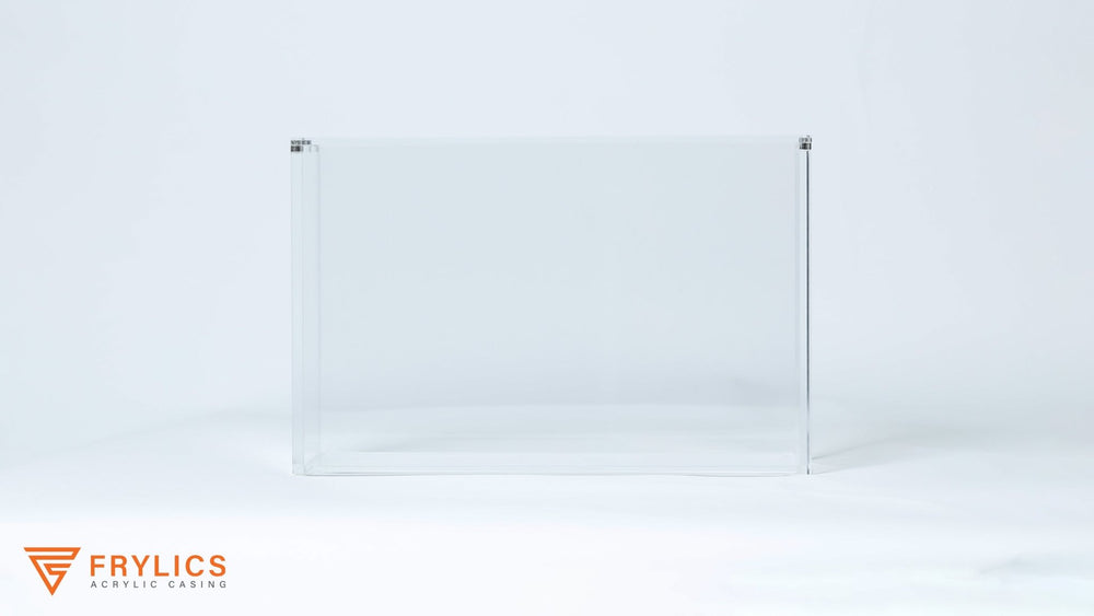 Ultra-Premium Collection Charizard (UPC) - Pokémon acrylic case